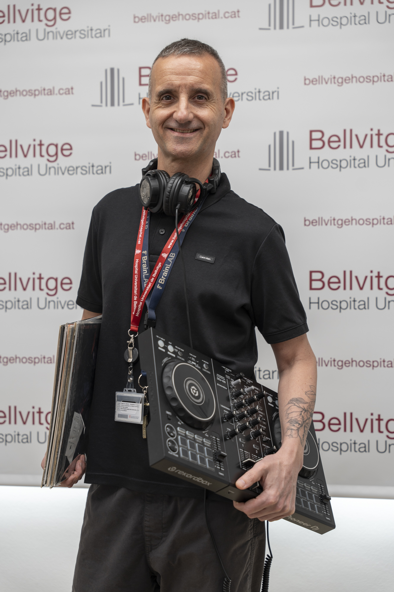 La cara B de Carlos Garulo, del área administrativa del almacén de mantenimiento de la DISG y ...